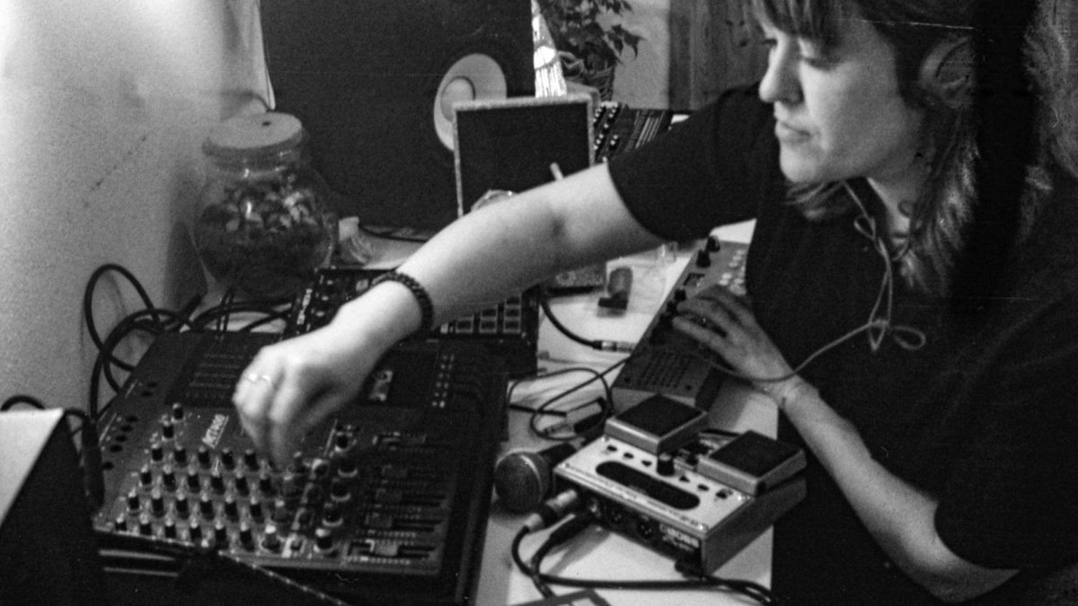 Between the Lines; "New Weird Éire" with Acid Granny,… | Serious